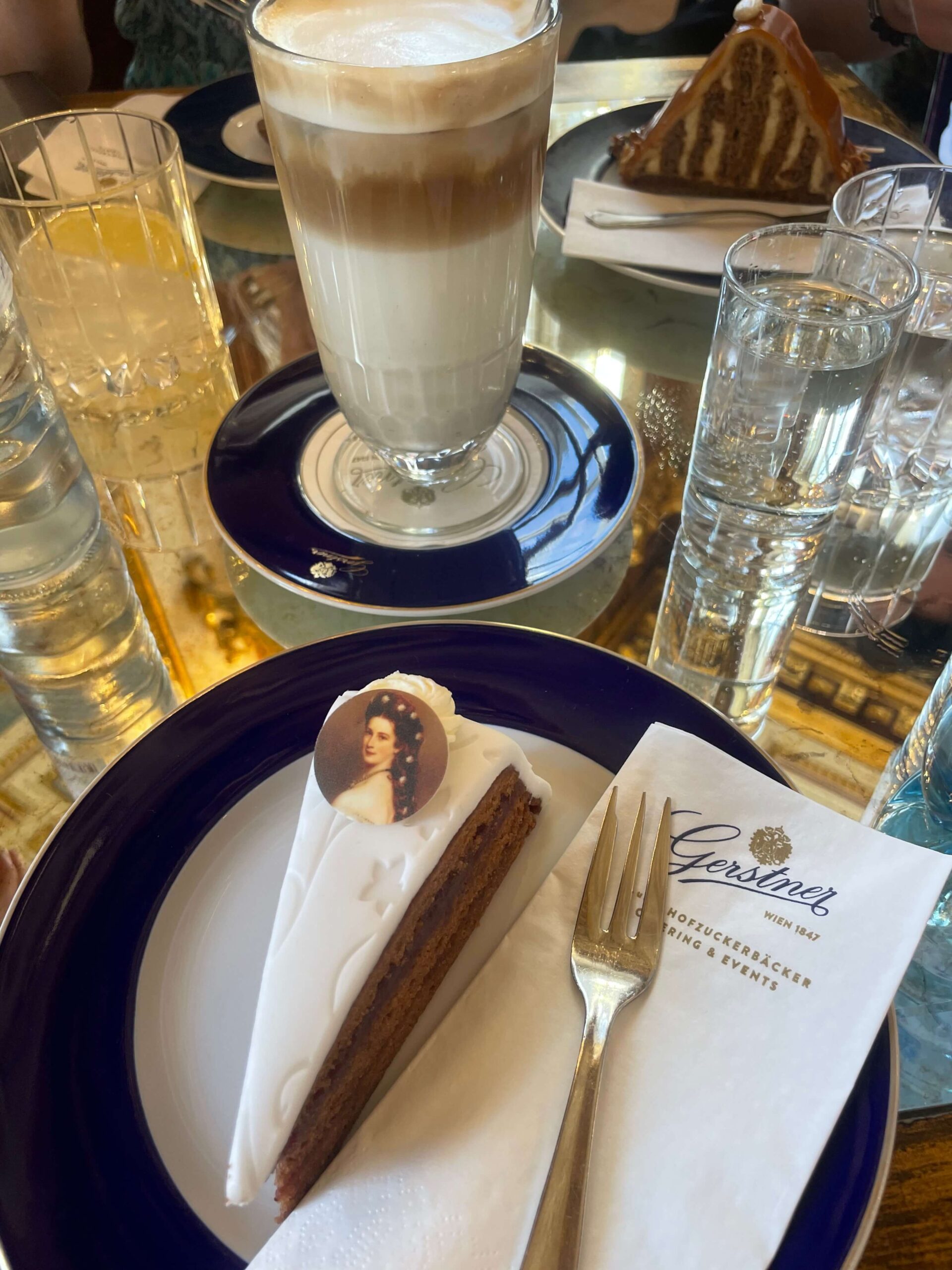 A Foodie’s Guide to Vienna: Must-Try Spots You Can’t Miss
